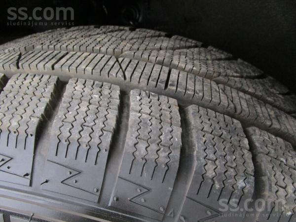 Grey Hyundai Santa Fe 2008 in Daugavpils, with an engine capacity of 2.20 L and mileage of 185 thousand km for 5450 €, photo 11 on AUTOMOTO.COM.LV