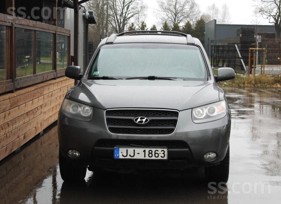 Grey Hyundai Santa Fe 2008 in Riga, with an engine capacity of 2.20 L and mileage of 0 thousand km for 3150 €, photo 7 on AUTOMOTO.COM.LV