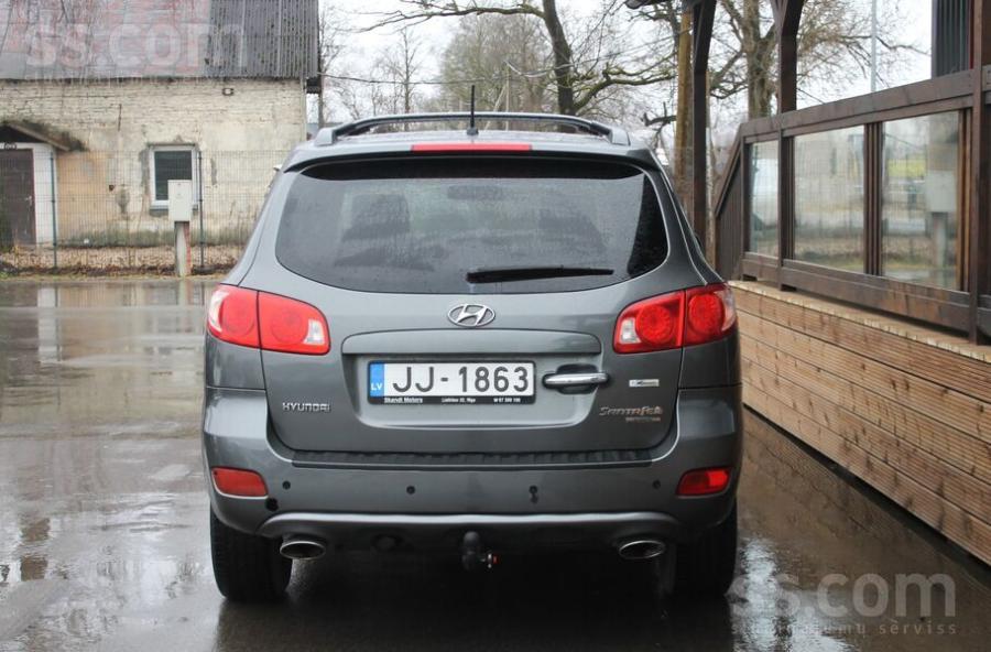 Grey Hyundai Santa Fe 2008 in Riga, with an engine capacity of 2.20 L and mileage of 0 thousand km for 3150 €, photo 11 on AUTOMOTO.COM.LV