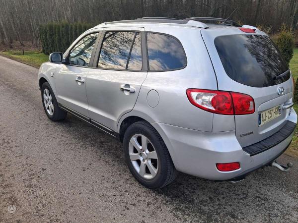 Grey Hyundai Santa Fe 2008 in Alytus, with an engine capacity of 2.19 L and mileage of 268 thousand km for 3500 €, photo 2 on AUTOMOTO.COM.LV