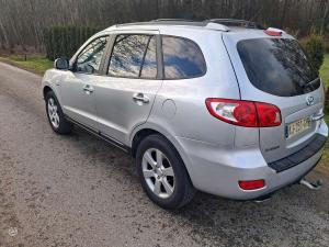 Grey Hyundai Santa Fe 2008 in Alytus, with an engine capacity of 2.19 L and mileage of 268 thousand km for 3500 €, photo 2 on AUTOMOTO.COM.LV