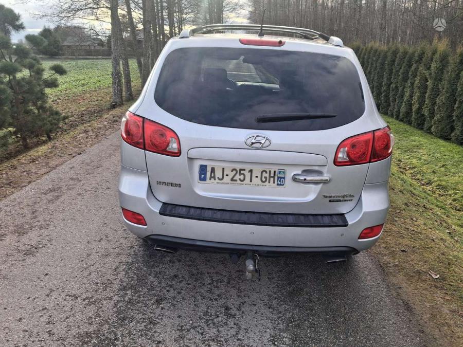 Grey Hyundai Santa Fe 2008 in Alytus, with an engine capacity of 2.19 L and mileage of 268 thousand km for 3500 €, photo 3 on AUTOMOTO.COM.LV