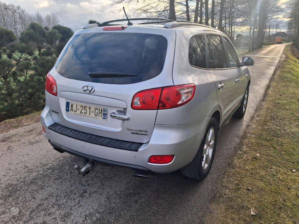 Grey Hyundai Santa Fe 2008 in Alytus, with an engine capacity of 2.19 L and mileage of 268 thousand km for 3500 €, photo 4 on AUTOMOTO.COM.LV
