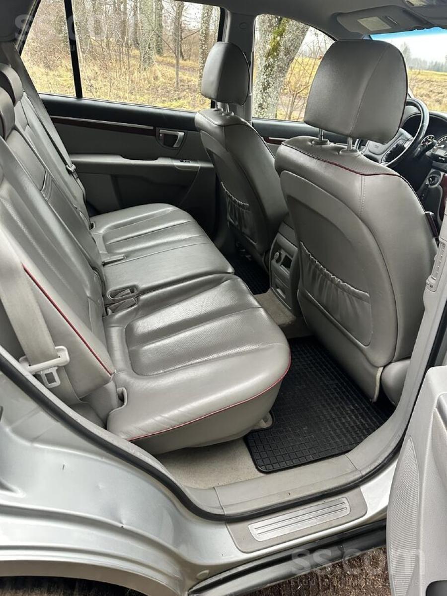 Серый Хендай Санта Фе 2008 в Рига, объемом двигателя 2.20 л и пробегом 247 тыс. км за 4000 €, фото 8 на AUTOMOTO.COM.LV