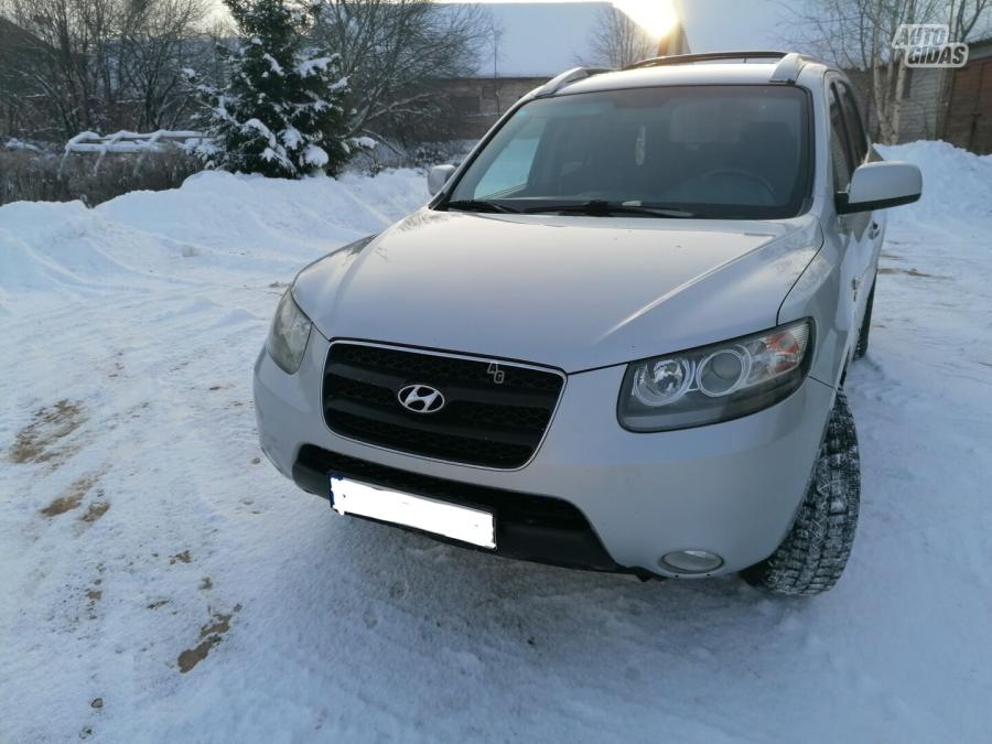 Grey Hyundai Santa Fe 2008 in Utena, with an engine capacity of 2.20 L and mileage of 370 thousand km for 3200 €, photo 2 on AUTOMOTO.COM.LV