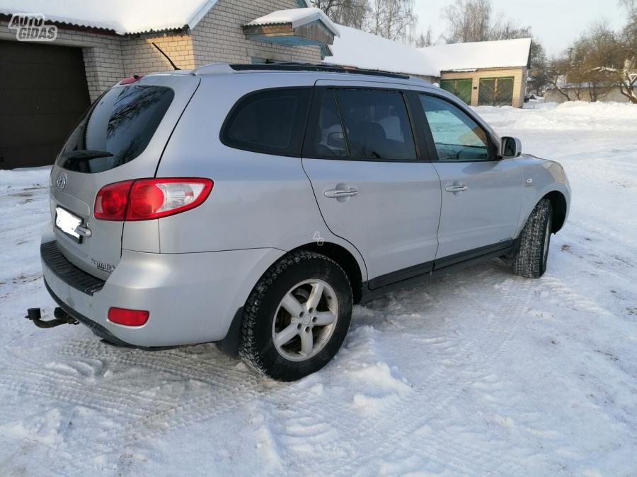 Grey Hyundai Santa Fe 2008 in Utena, with an engine capacity of 2.20 L and mileage of 370 thousand km for 3200 €, photo 4 on AUTOMOTO.COM.LV