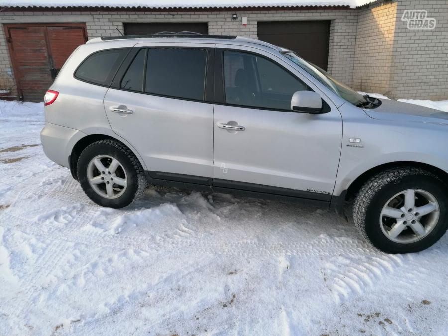 Grey Hyundai Santa Fe 2008 in Utena, with an engine capacity of 2.20 L and mileage of 370 thousand km for 3200 €, photo 7 on AUTOMOTO.COM.LV