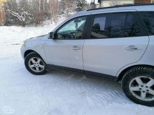 Grey Hyundai Santa Fe 2008 in Utena, with an engine capacity of 2.20 L and mileage of 370 thousand km for 3200 €, photo 8 on AUTOMOTO.COM.LV