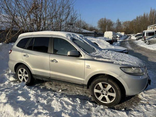 Pelēks Hyundai Santa Fe 2008 Klaipėda, ar dzinēja tilpumu 2.19 L un nobraukumu 260 tūkst. km par 1999 €, foto 1 vietnē AUTOMOTO.COM.LV