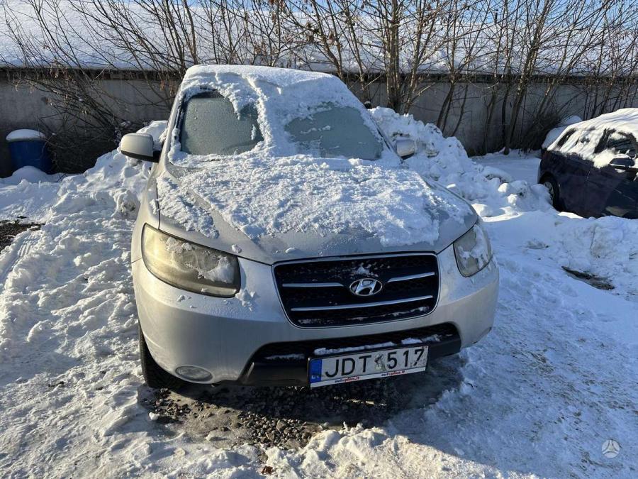 Grey Hyundai Santa Fe 2008 in Klaipeda, with an engine capacity of 2.19 L and mileage of 260 thousand km for 1999 €, photo 3 on AUTOMOTO.COM.LV