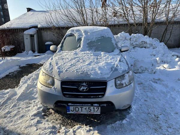 Pelēks Hyundai Santa Fe 2008 Klaipėda, ar dzinēja tilpumu 2.19 L un nobraukumu 260 tūkst. km par 1999 €, foto 4 vietnē AUTOMOTO.COM.LV