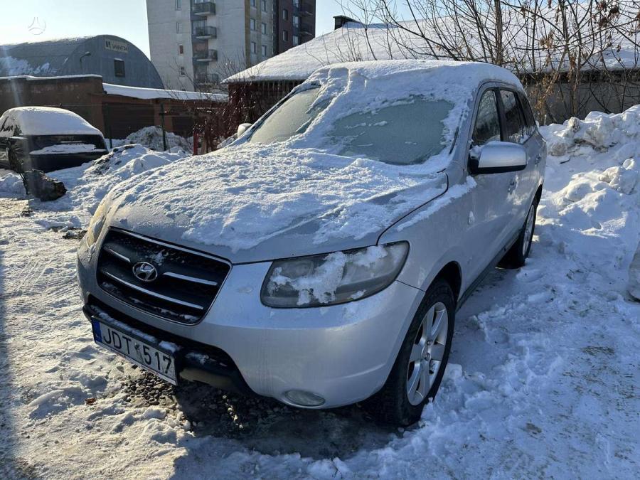 Grey Hyundai Santa Fe 2008 in Klaipeda, with an engine capacity of 2.19 L and mileage of 260 thousand km for 1999 €, photo 5 on AUTOMOTO.COM.LV