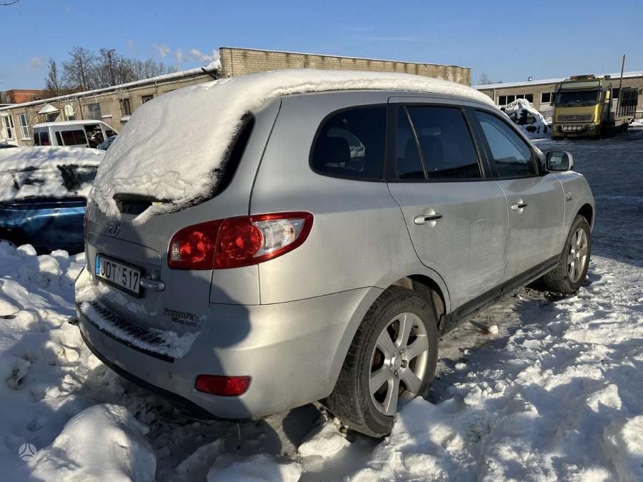 Grey Hyundai Santa Fe 2008 in Klaipeda, with an engine capacity of 2.19 L and mileage of 260 thousand km for 1999 €, photo 7 on AUTOMOTO.COM.LV