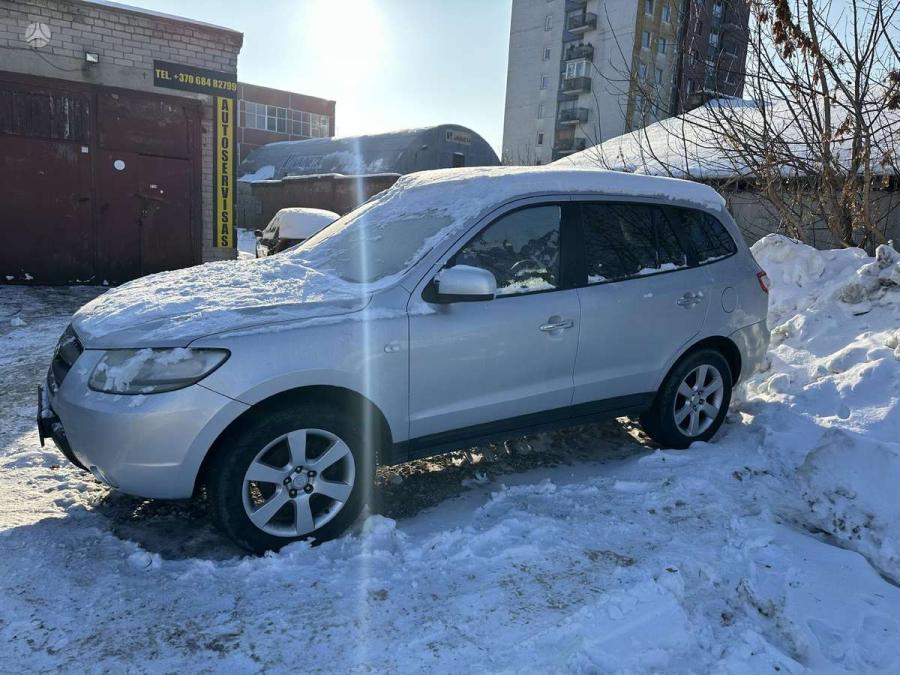 Grey Hyundai Santa Fe 2008 in Klaipeda, with an engine capacity of 2.19 L and mileage of 260 thousand km for 1999 €, photo 8 on AUTOMOTO.COM.LV