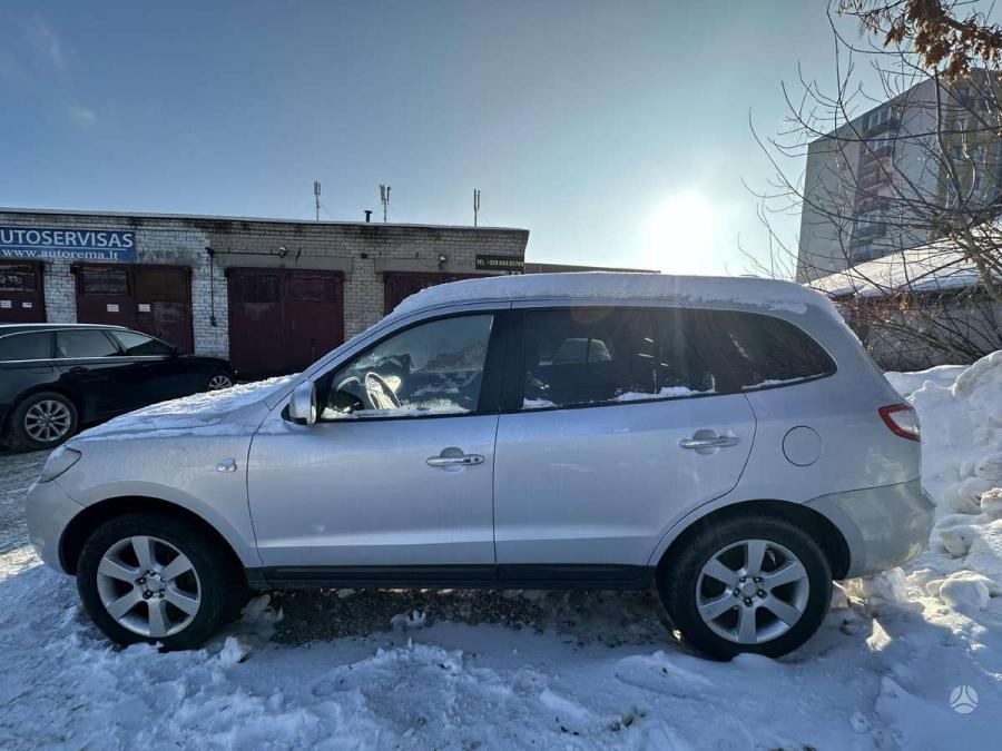 Grey Hyundai Santa Fe 2008 in Klaipeda, with an engine capacity of 2.19 L and mileage of 260 thousand km for 1999 €, photo 9 on AUTOMOTO.COM.LV