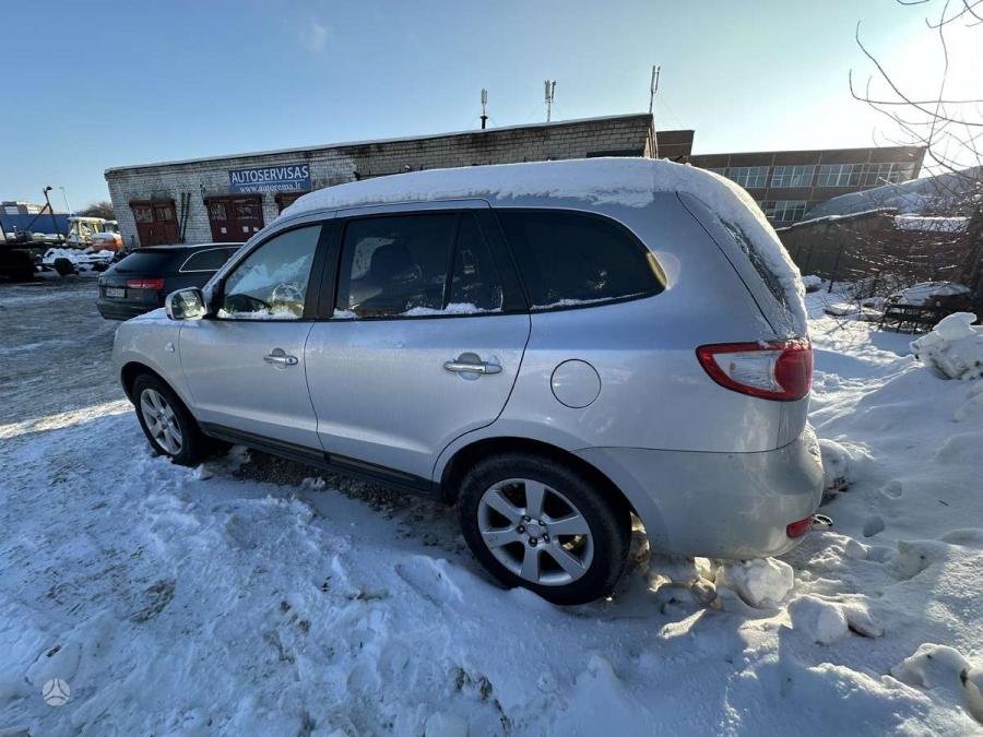 Grey Hyundai Santa Fe 2008 in Klaipeda, with an engine capacity of 2.19 L and mileage of 260 thousand km for 1999 €, photo 10 on AUTOMOTO.COM.LV