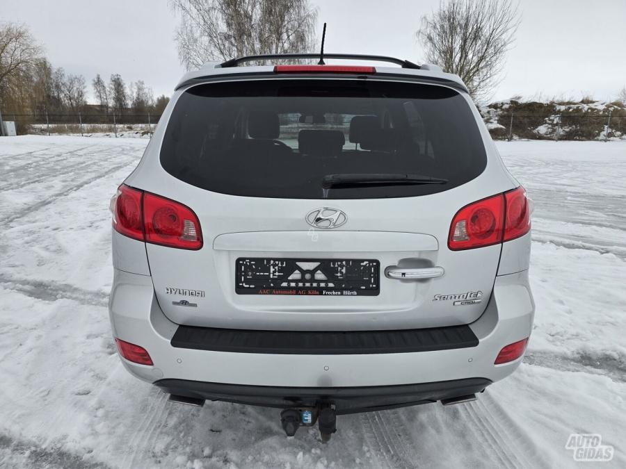 Grey Hyundai Santa Fe 2008 in Marijampole, with an engine capacity of 2.20 L and mileage of 285 thousand km for 3950 €, photo 6 on AUTOMOTO.COM.LV