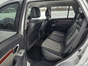 Grey Hyundai Santa Fe 2008 in Marijampole, with an engine capacity of 2.20 L and mileage of 285 thousand km for 3950 €, photo 17 on AUTOMOTO.COM.LV