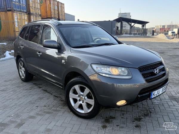 Grey Hyundai Santa Fe 2008 in Vilnius, with an engine capacity of 2.20 L and mileage of 302 thousand km for 4200 €, photo 2 on AUTOMOTO.COM.LV