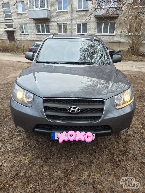 Grey Hyundai Santa Fe 2008 in Vilnius, with an engine capacity of 2.20 L and mileage of 283 thousand km for 3250 €, photo 1 on AUTOMOTO.COM.LV