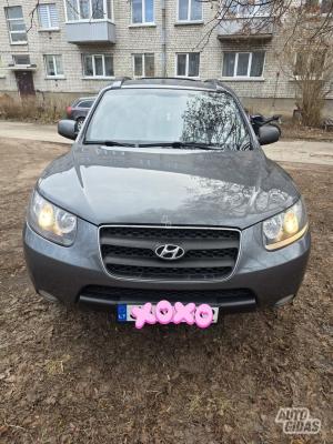 Pelēks Hyundai Santa Fe 2008 Viļņa, ar dzinēja tilpumu 2.20 L un nobraukumu 283 tūkst. km par 3250 €, foto  vietnē AUTOMOTO.COM.LV