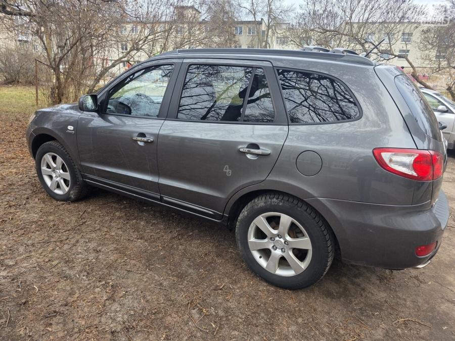 Pelēks Hyundai Santa Fe 2008 Viļņa, ar dzinēja tilpumu 2.20 L un nobraukumu 283 tūkst. km par 3250 €, foto 3 vietnē AUTOMOTO.COM.LV