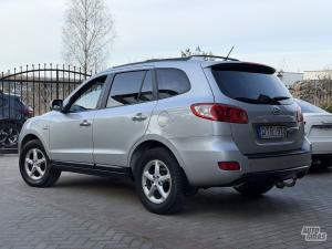 Grey Hyundai Santa Fe 2008 in Vilnius, with an engine capacity of 2.20 L and mileage of 377 thousand km for 2899 €, photo 3 on AUTOMOTO.COM.LV