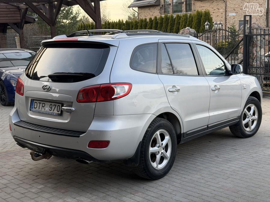 Grey Hyundai Santa Fe 2008 in Vilnius, with an engine capacity of 2.20 L and mileage of 377 thousand km for 2899 €, photo 8 on AUTOMOTO.COM.LV