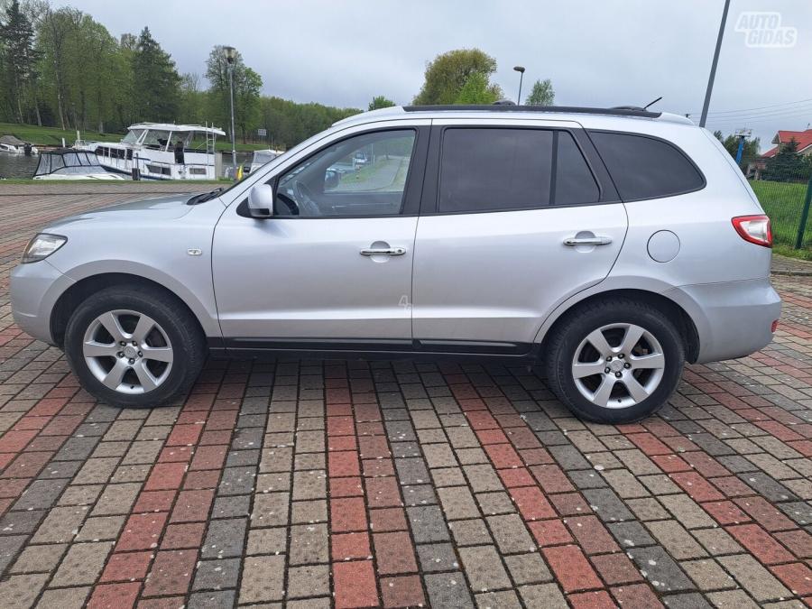 Grey Hyundai Santa Fe 2008 in Silute, with an engine capacity of 2.20 L and mileage of 274 thousand km for 3650 €, photo 4 on AUTOMOTO.COM.LV