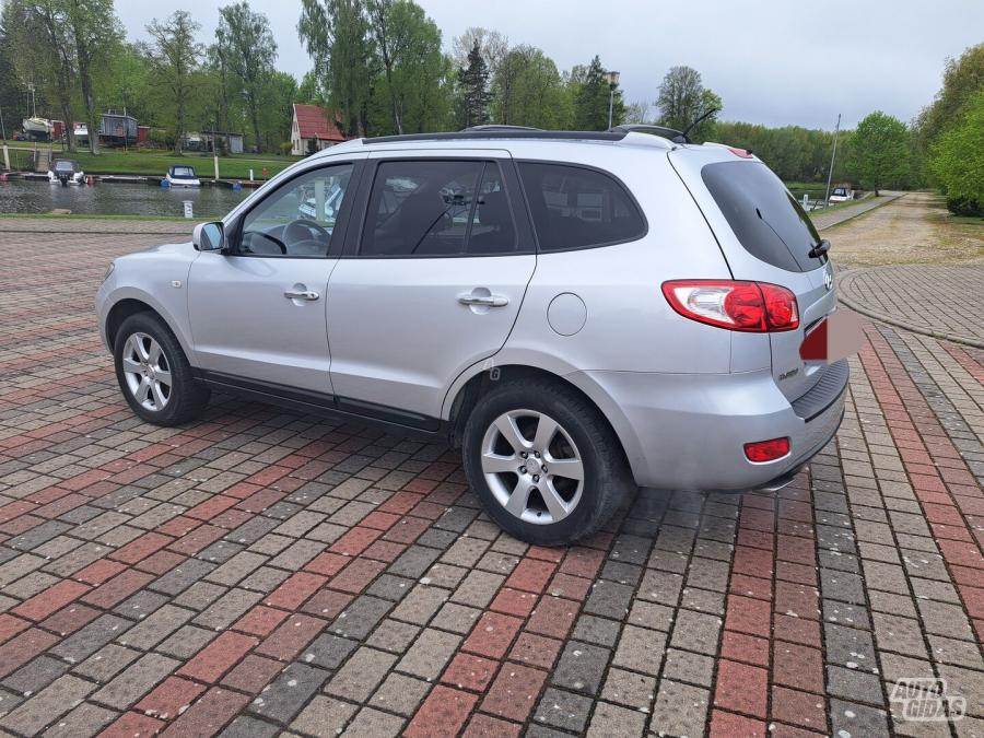 Grey Hyundai Santa Fe 2008 in Silute, with an engine capacity of 2.20 L and mileage of 274 thousand km for 3650 €, photo 5 on AUTOMOTO.COM.LV