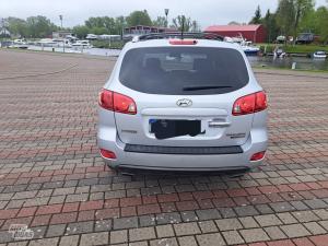 Grey Hyundai Santa Fe 2008 in Silute, with an engine capacity of 2.20 L and mileage of 274 thousand km for 3650 €, photo 7 on AUTOMOTO.COM.LV