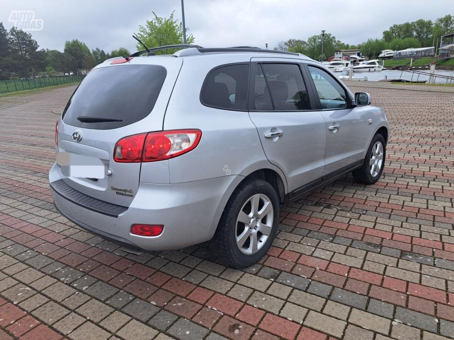 Grey Hyundai Santa Fe 2008 in Silute, with an engine capacity of 2.20 L and mileage of 274 thousand km for 3650 €, photo 9 on AUTOMOTO.COM.LV