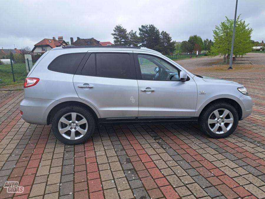 Grey Hyundai Santa Fe 2008 in Silute, with an engine capacity of 2.20 L and mileage of 274 thousand km for 3650 €, photo 10 on AUTOMOTO.COM.LV