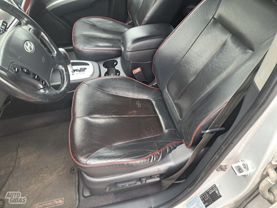 Grey Hyundai Santa Fe 2008 in Silute, with an engine capacity of 2.20 L and mileage of 274 thousand km for 3650 €, photo 14 on AUTOMOTO.COM.LV