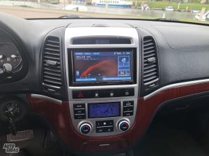 Grey Hyundai Santa Fe 2008 in Silute, with an engine capacity of 2.20 L and mileage of 274 thousand km for 3650 €, photo 18 on AUTOMOTO.COM.LV