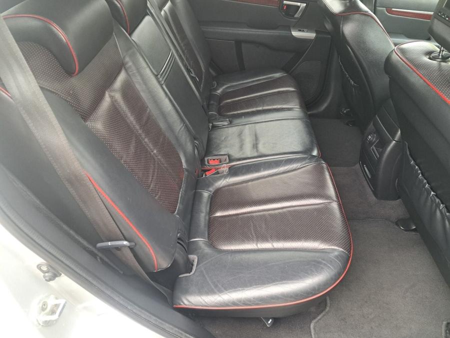 Grey Hyundai Santa Fe 2008 in Silute, with an engine capacity of 2.20 L and mileage of 274 thousand km for 3650 €, photo 25 on AUTOMOTO.COM.LV