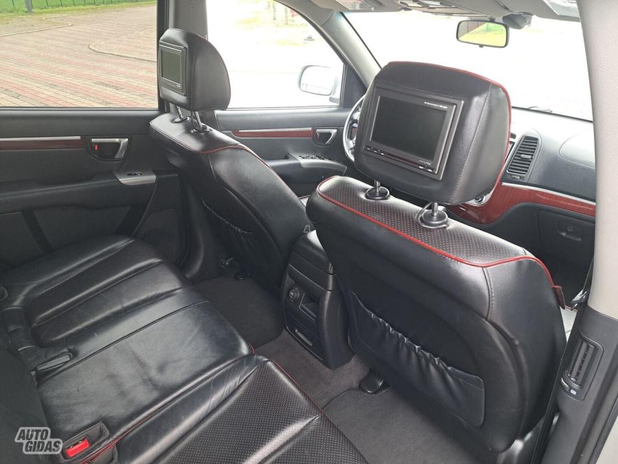 Grey Hyundai Santa Fe 2008 in Silute, with an engine capacity of 2.20 L and mileage of 274 thousand km for 3650 €, photo 26 on AUTOMOTO.COM.LV