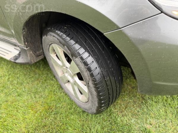 Grey Hyundai Santa Fe 2008 in Riga, with an engine capacity of 2.20 L and mileage of 274 thousand km for 3800 €, photo 4 on AUTOMOTO.COM.LV