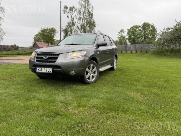 Grey Hyundai Santa Fe 2008 in Riga, with an engine capacity of 2.20 L and mileage of 274 thousand km for 3800 €, photo 6 on AUTOMOTO.COM.LV