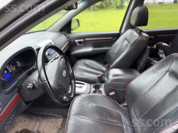 Grey Hyundai Santa Fe 2008 in Riga, with an engine capacity of 2.20 L and mileage of 274 thousand km for 3800 €, photo 9 on AUTOMOTO.COM.LV