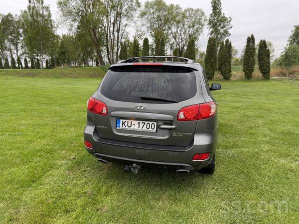 Pelēks Hyundai Santa Fe 2008 Rīga, ar dzinēja tilpumu 2.20 L un nobraukumu 274 tūkst. km par 2800 €, foto 2 vietnē AUTOMOTO.COM.LV