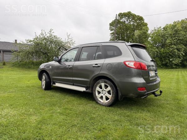 Pelēks Hyundai Santa Fe 2008 Rīga, ar dzinēja tilpumu 2.20 L un nobraukumu 274 tūkst. km par 2800 €, foto 5 vietnē AUTOMOTO.COM.LV
