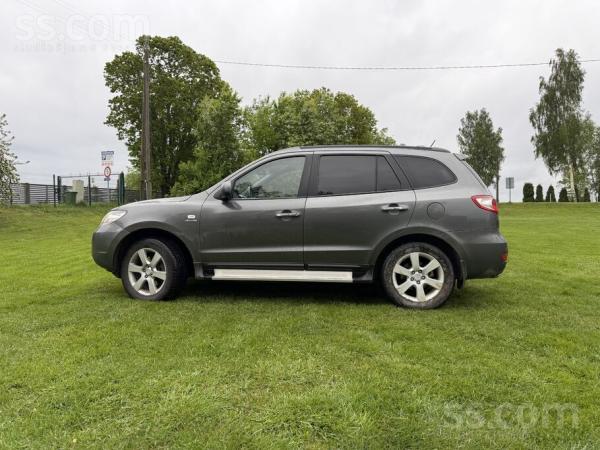 Pelēks Hyundai Santa Fe 2008 Rīga, ar dzinēja tilpumu 2.20 L un nobraukumu 274 tūkst. km par 2800 €, foto 8 vietnē AUTOMOTO.COM.LV