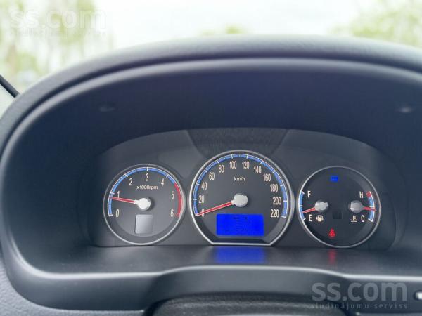 Pelēks Hyundai Santa Fe 2008 Rīga, ar dzinēja tilpumu 2.20 L un nobraukumu 274 tūkst. km par 2800 €, foto 10 vietnē AUTOMOTO.COM.LV