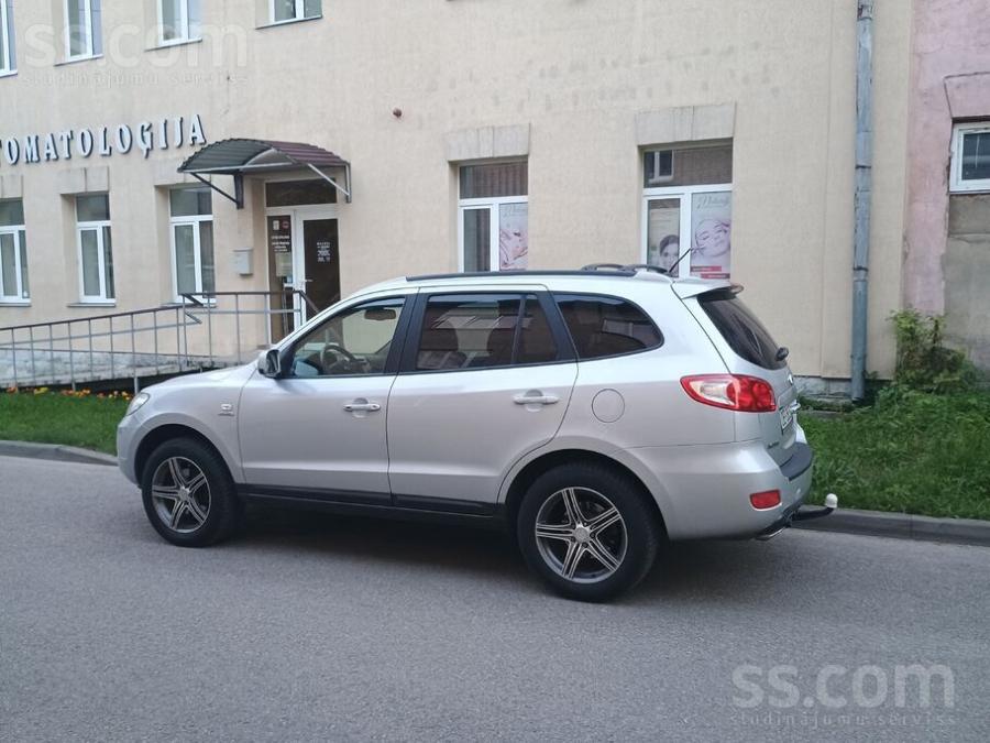 Pelēks Hyundai Santa Fe 2008 Daugavpils, ar dzinēja tilpumu 2.20 L un nobraukumu 293 tūkst. km par 4600 €, foto 3 vietnē AUTOMOTO.COM.LV