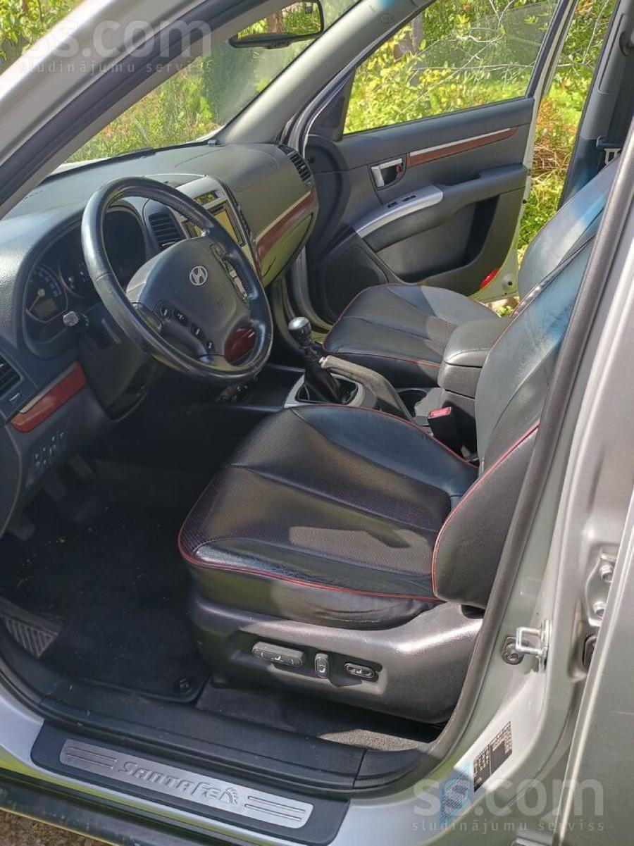 Pelēks Hyundai Santa Fe 2008 Daugavpils, ar dzinēja tilpumu 2.20 L un nobraukumu 293 tūkst. km par 4600 €, foto 6 vietnē AUTOMOTO.COM.LV