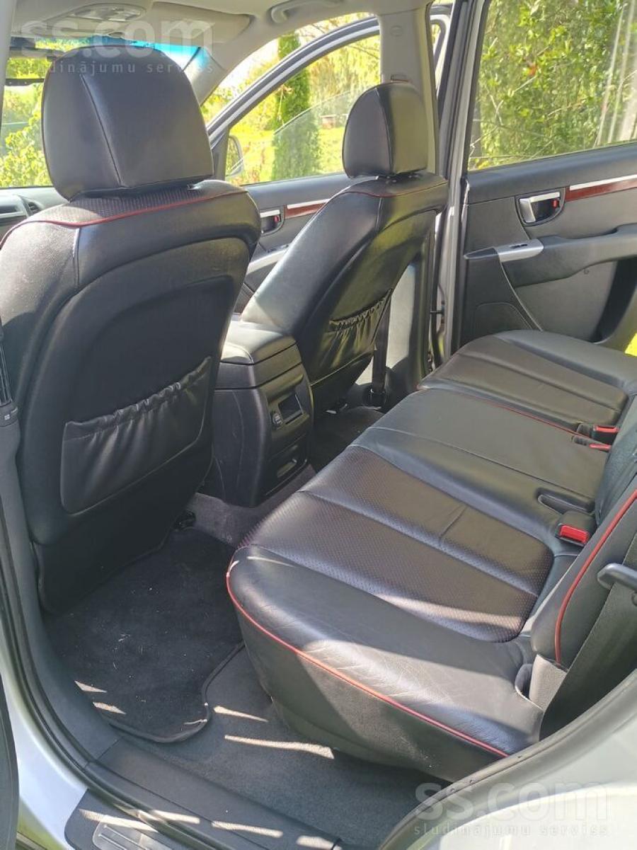 Pelēks Hyundai Santa Fe 2008 Daugavpils, ar dzinēja tilpumu 2.20 L un nobraukumu 293 tūkst. km par 4600 €, foto 7 vietnē AUTOMOTO.COM.LV