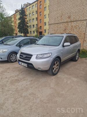 Grey Hyundai Santa Fe 2008 in Dobele, with an engine capacity of 2.20 L and mileage of 0 thousand km for 1400 €, photo  on AUTOMOTO.COM.LV