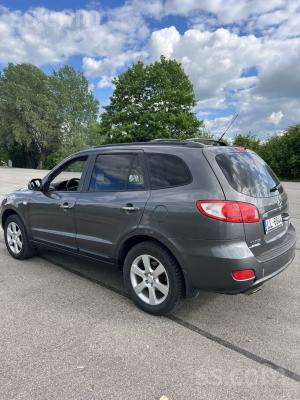 Pelēks Hyundai Santa Fe 2008 Saldus, ar dzinēja tilpumu 2.20 L un nobraukumu 293 tūkst. km par 3950 €, foto 5 vietnē AUTOMOTO.COM.LV