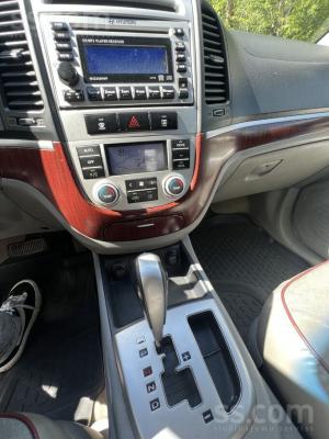 Pelēks Hyundai Santa Fe 2008 Saldus, ar dzinēja tilpumu 2.20 L un nobraukumu 293 tūkst. km par 3950 €, foto 16 vietnē AUTOMOTO.COM.LV